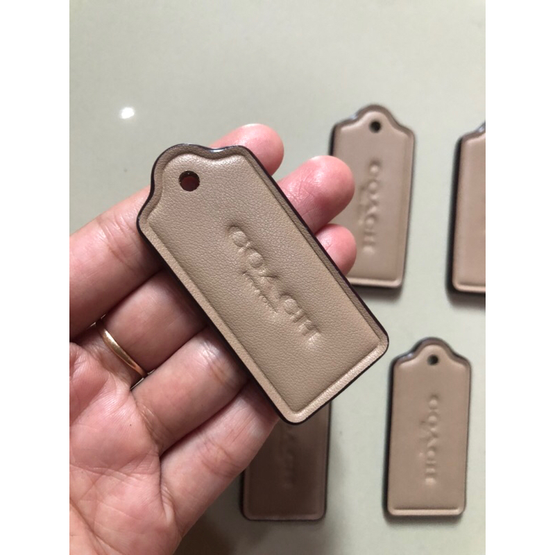 Jual Hangtag coach Taupe auth 100% (medium) | Shopee Indonesia