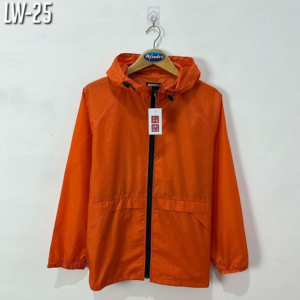 Jual Uniqlo Light Jacket (Packable) LW25 | Shopee Indonesia