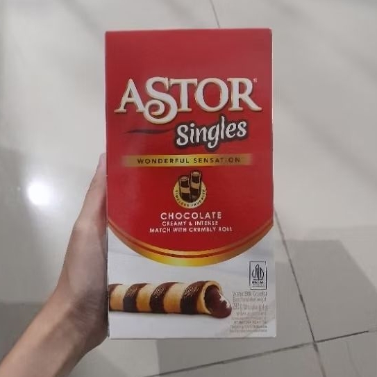 Jual Astor SINGLES coklat wafer rolls astor ( 20 pcs / box ) | Shopee ...