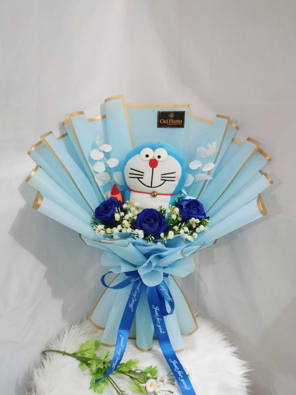 Jual Buket Bunga Boneka Doraemon + Mawar Beludru Premium Velvet Rose ...