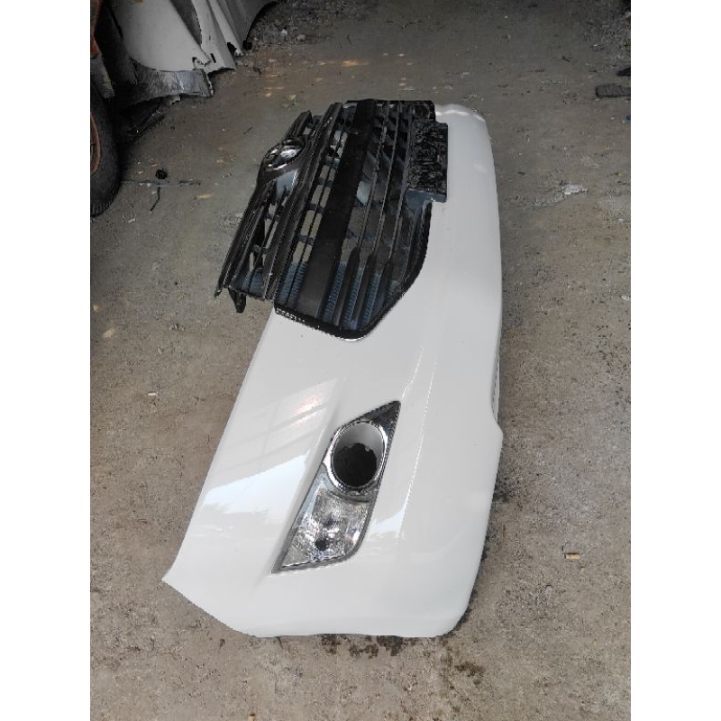 Jual bemper bumper depan innova reborn 2016-2020 bekas upgrade komplit ...