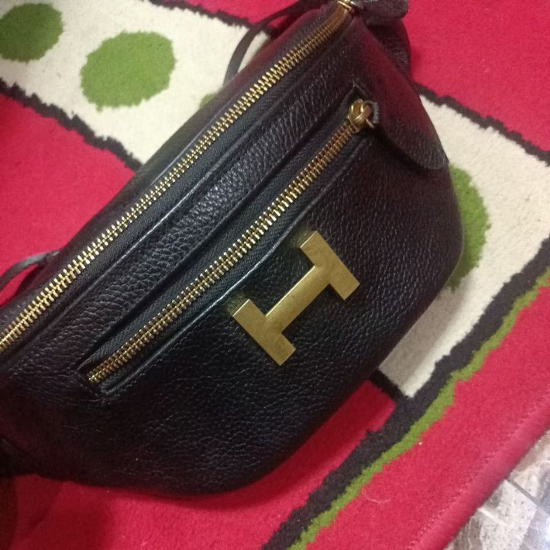 Jual tas wb logo besi hitam | Shopee Indonesia