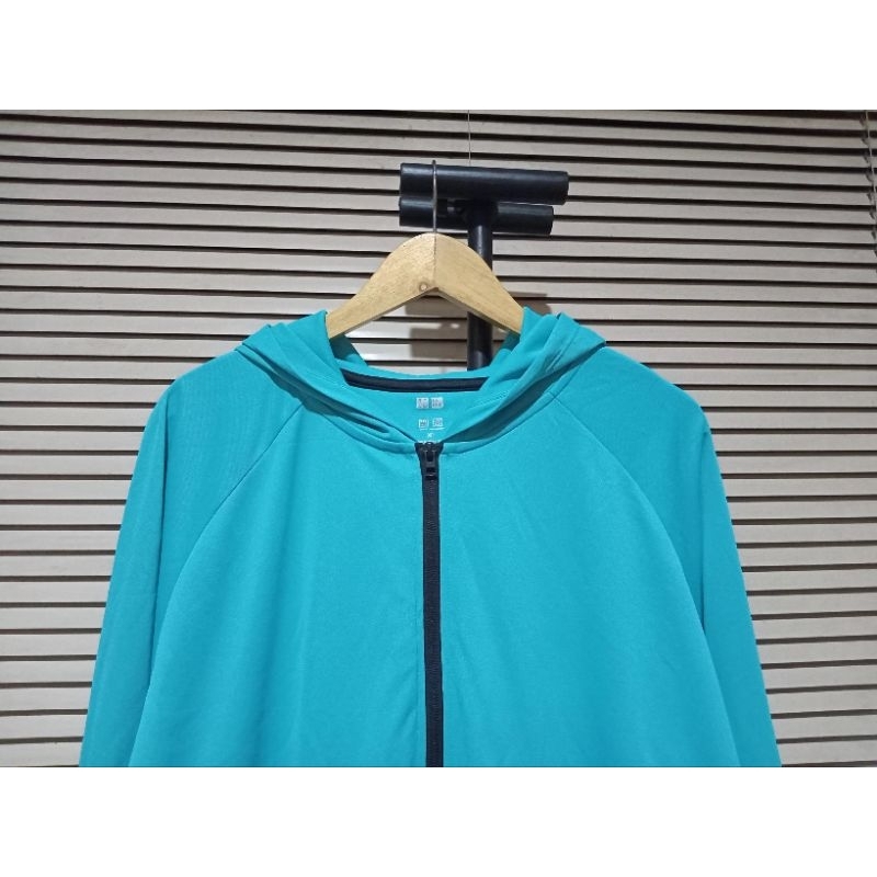 Jual UNIQLO DRY-EX RUNNING JACKET GREEN TOSCA | Shopee Indonesia
