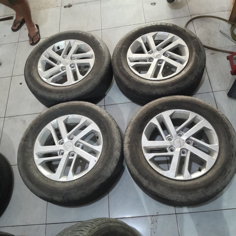 Jual Velg Mobil Terios Rush Terbaru 2024 Ring 16 Komplit Ban R16 ...