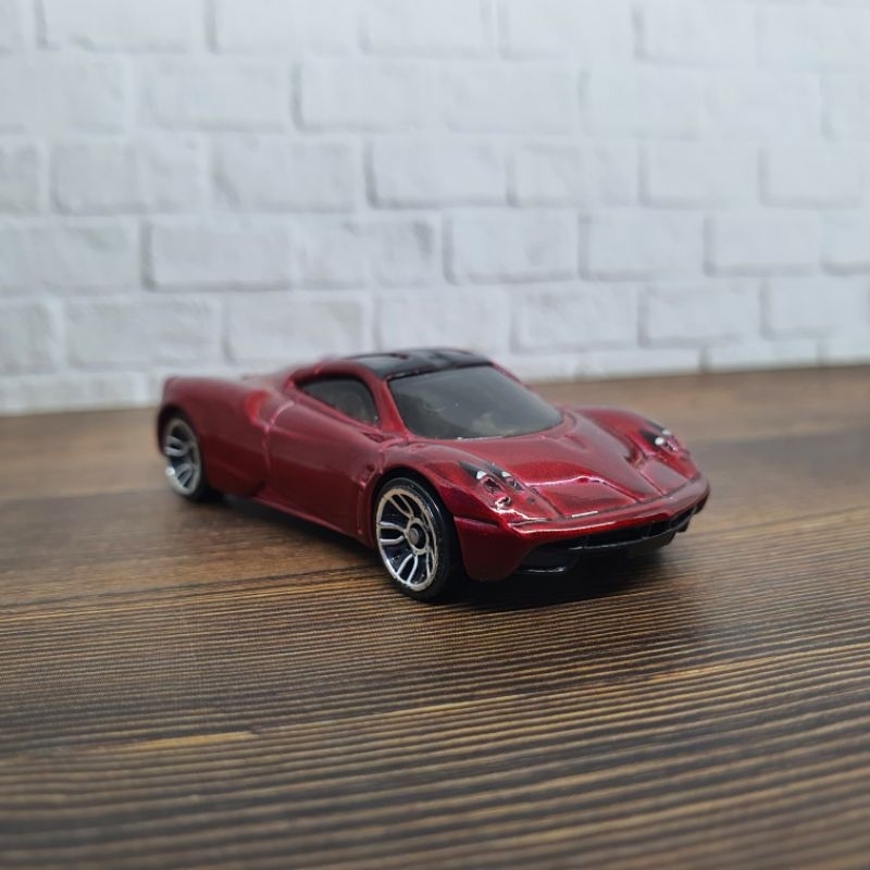 Jual Hot Wheels Loose Pagani Huayra Merah Metalik Miniatur Pajangan ...