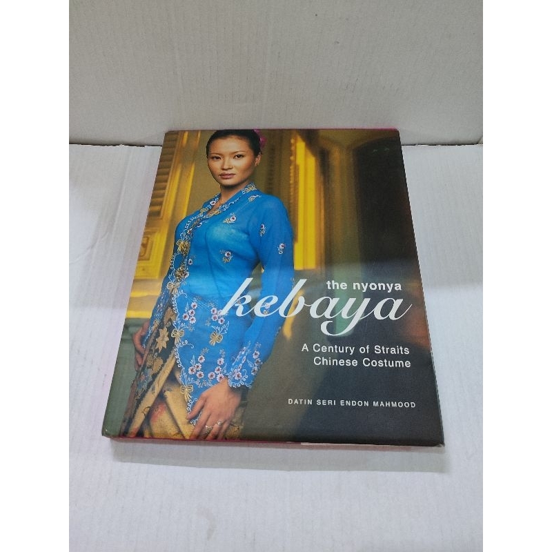 Jual THE NYONYA KEBAYA A CENTURY OF STRAITS CHINESE COSTUME | Shopee ...