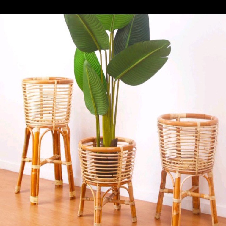 Jual Suplier1 Standing Pot Rotan Natural Finishing Mengkilap Tempat ...