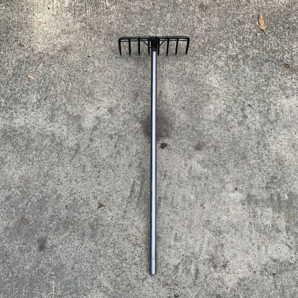 Jual Garuk Sampah Gigi 8 Full Besi Panjang Gagang 85cm - Garukan ...