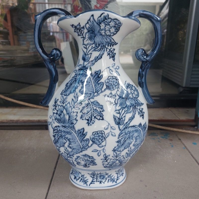 Jual vas keramik biru putih kuping/guci pot bunga pajangan keramik biru ...
