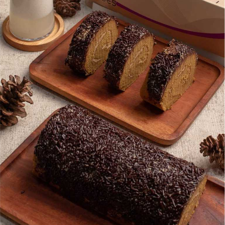 Jual BOLU ROLL CAKE MOCCA MESES GOLDEN FRANCE (553gram) | Shopee Indonesia