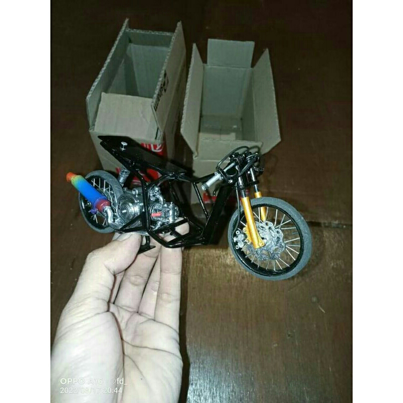Jual miniatur motor drag honda Vario 160 warna hitam | Shopee Indonesia
