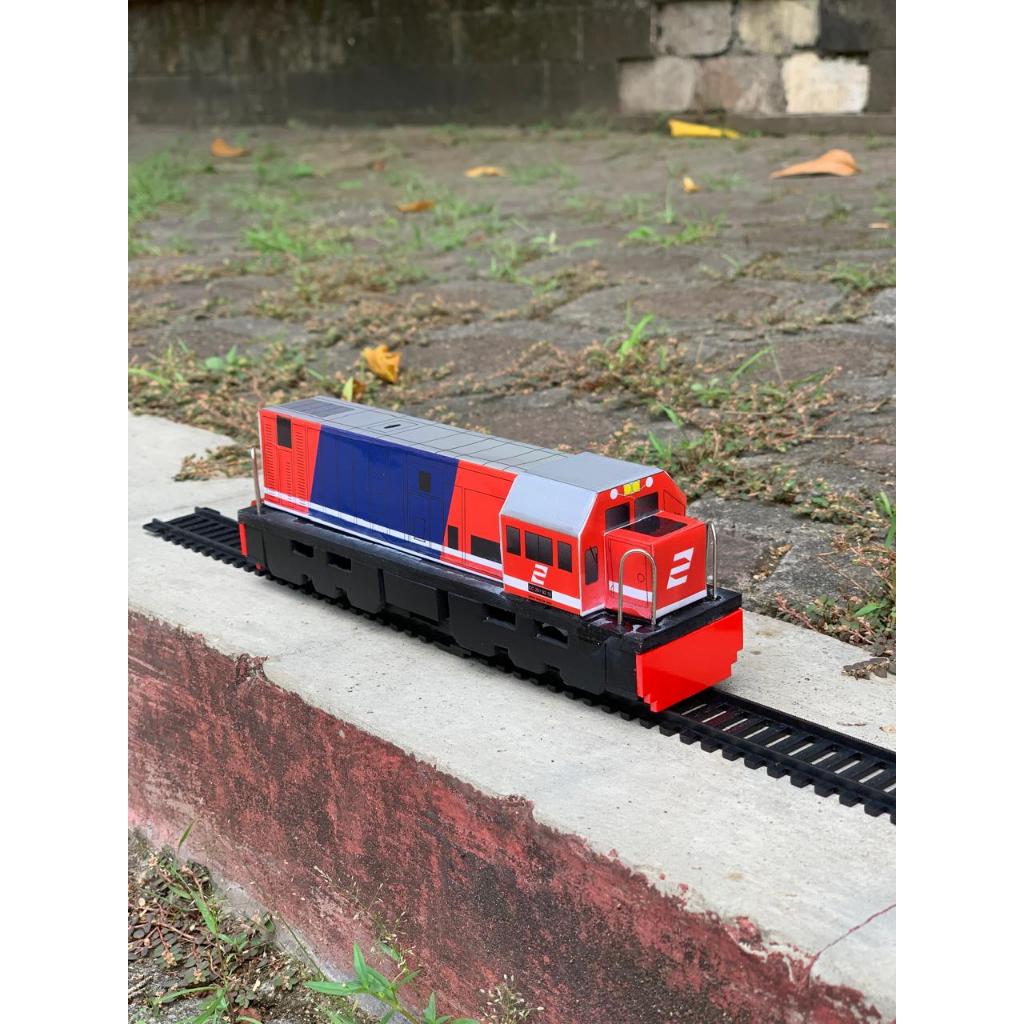 Jual Miniatur Kereta Api Lokomotif cc201 PERUMKA TANPA MESIN, miniatur ...