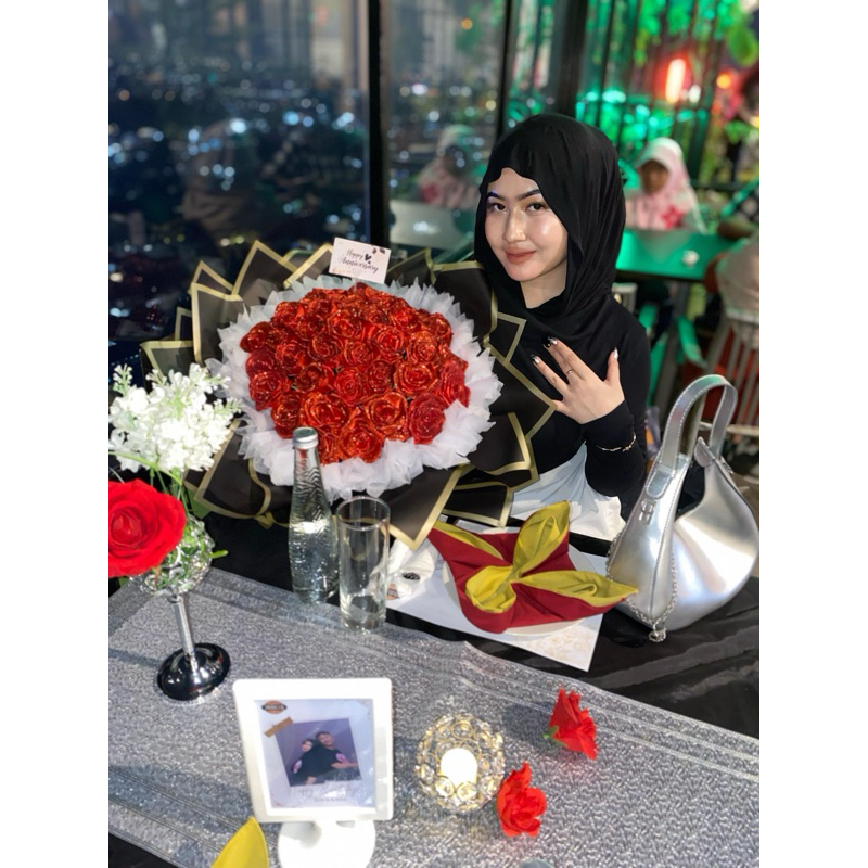 Jual Buket Bunga Mawar Satin premium 40 Tangkai Maroon Full Glitter ...