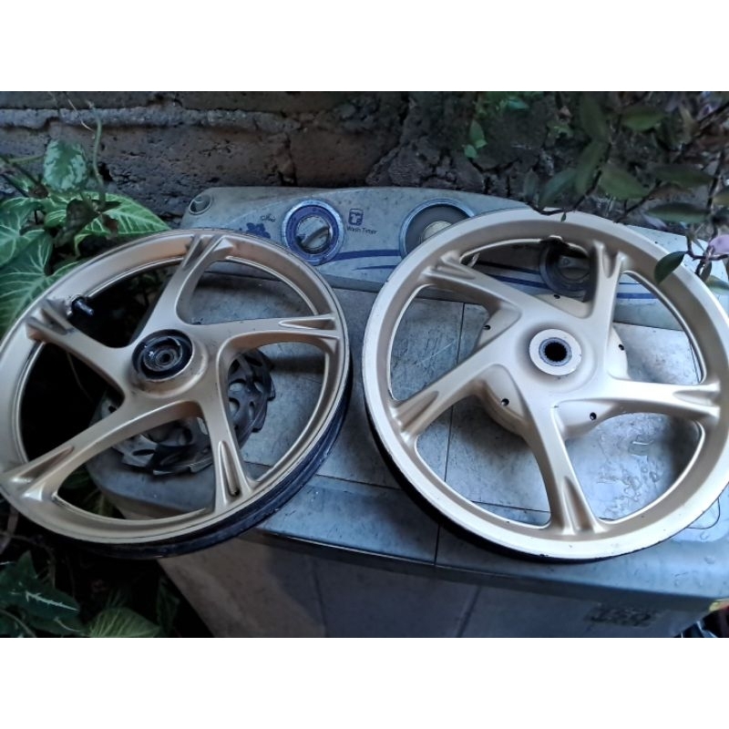 Jual Velg original mio z bisa xeon karbu rc gt 125 fino 125 mio m3 bisa ...