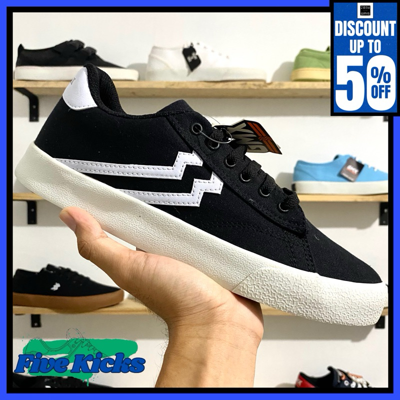 Jual Sepatu Geoff Max Original - Common Black White | Sepatu Pria ...