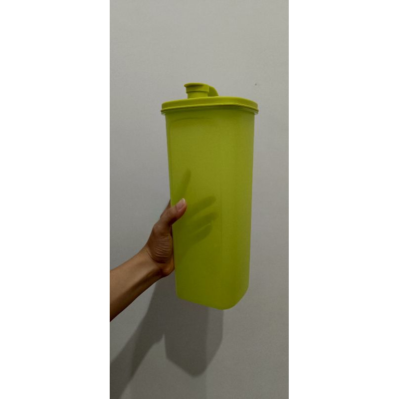 Jual second Tupperware botol minum 2L | Shopee Indonesia