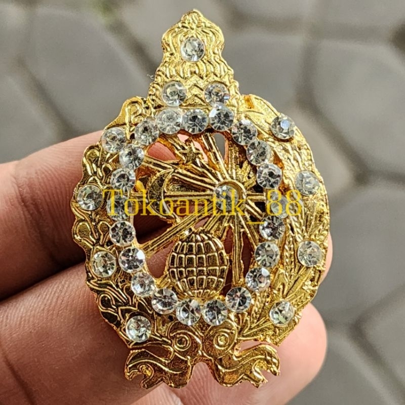 Jual PIN BROS KERATON KASUNANAN SURAKARTA SOLO RADYALAKSANA SEPUH EMAS ...
