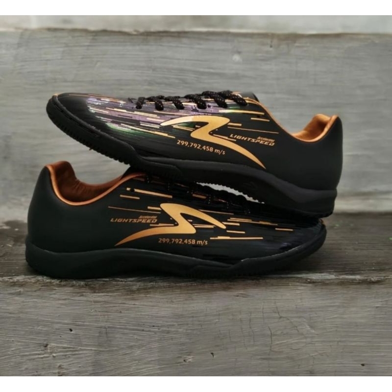 Jual Sepatu Futsal Specs Lightspeed Reborn Black Gold | Shopee Indonesia