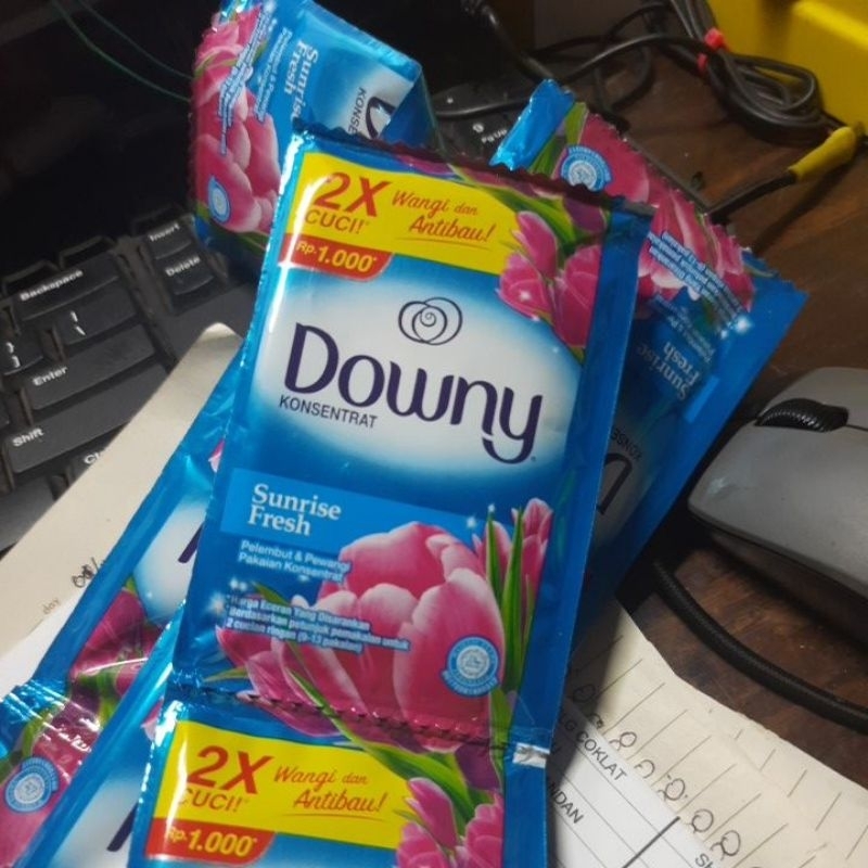Jual Pewangi Pakaian Downy Sachet kemasan 18ML isi 6 Pc | Shopee Indonesia