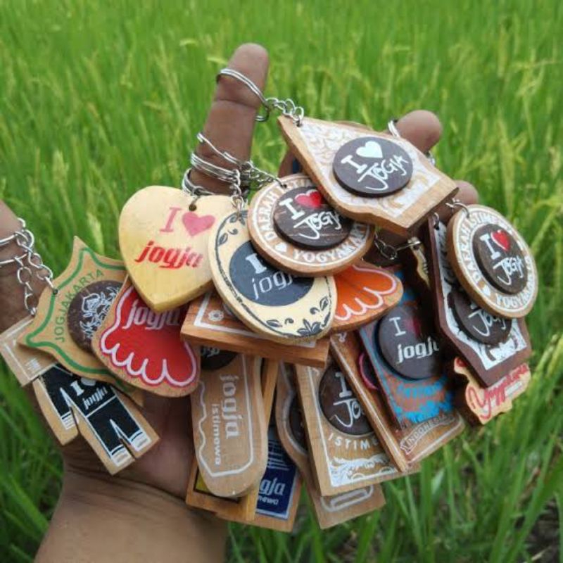 Jual Gantungan Kunci Kayu Khas Jogja Souvenir Khas Jogyakarta | Shopee Indonesia