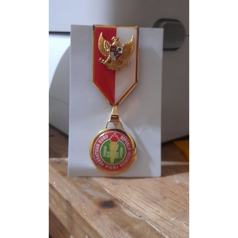 Jual pin tiska merah putih garuda PGRI | Shopee Indonesia