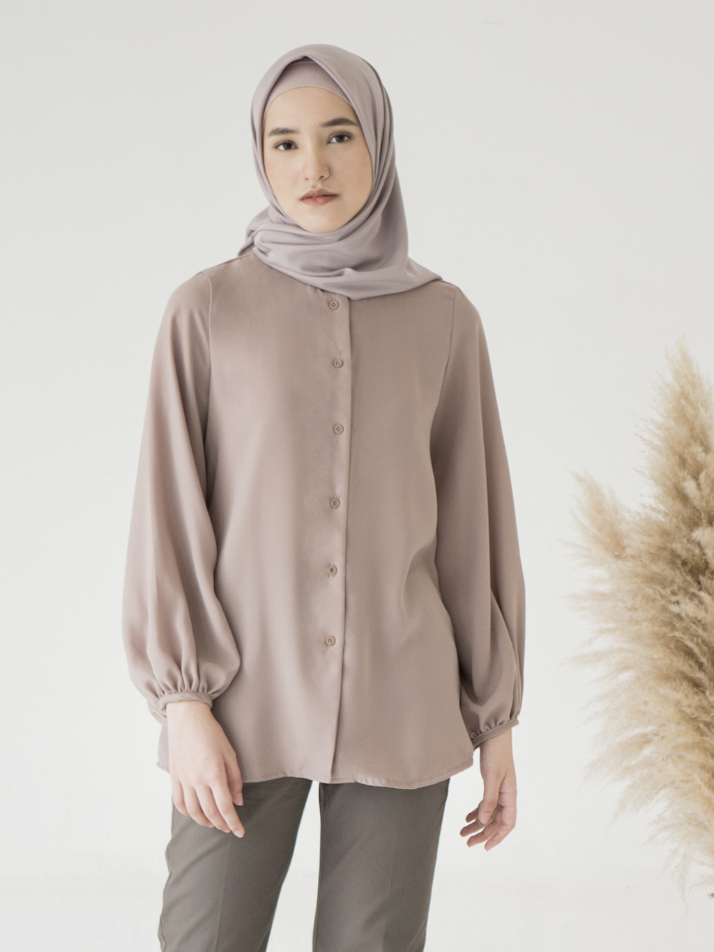 Jual Kalinda by Aska Label - Atasan blouse wanita basic polos bahan crepe full kancing busui ...