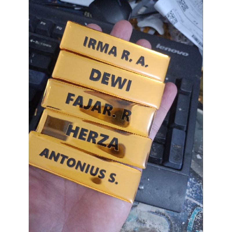 Jual name tag dada resin akrilik gold, custom | Shopee Indonesia