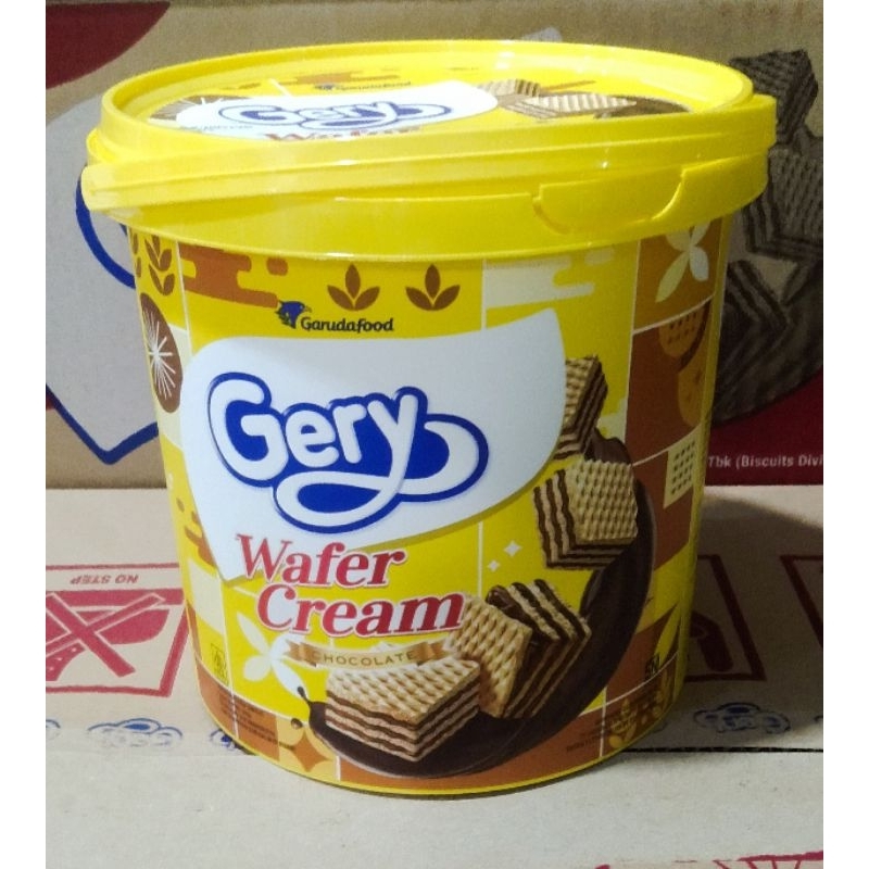Jual KUE KALENGAN /GERRY BUTTER COKIES /GERRY WAFER /KUE BY INDOFOOD ...