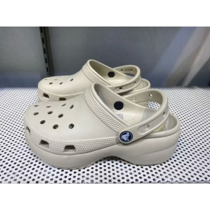 Jual Crocs Classic clog platform / Sandal wanita Crocs classic Platform / Crocs platform clog ...