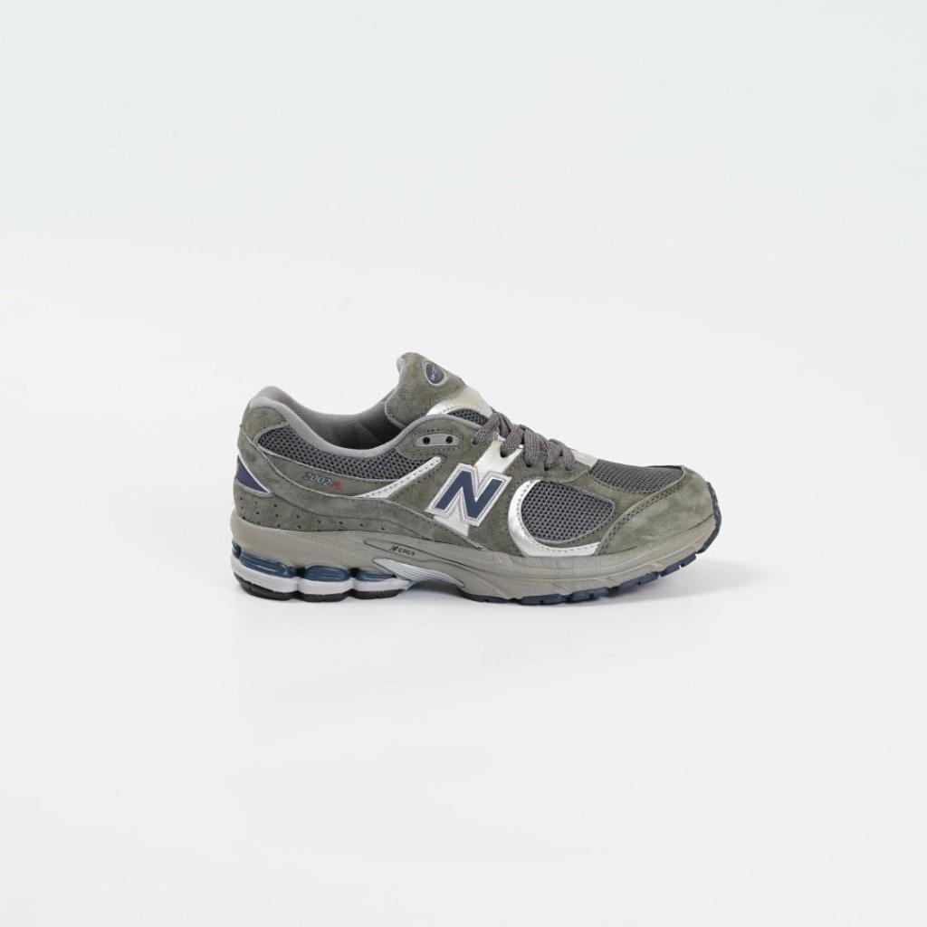Jual Sepatu Sneaker NB 2002R OG Light Grey Mens | Shopee Indonesia