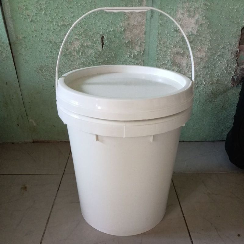 Jual Ember ukuran 20kg kondisi BARU warna Putih | Shopee Indonesia