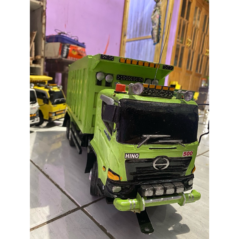 Jual Miniatur mainan truk hino 500 hino jumbo oleng | Shopee Indonesia