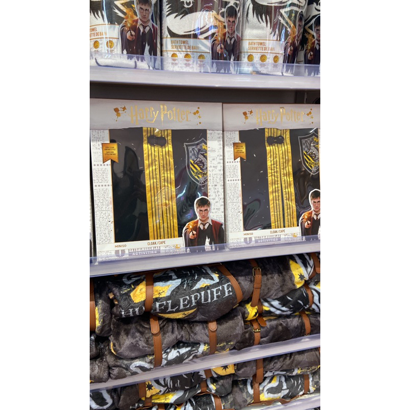 Jual CLOAK JUBAH HARRY POTTER HOGWARTS MINISO X HARRY POTTER GRIFFINDOR ...