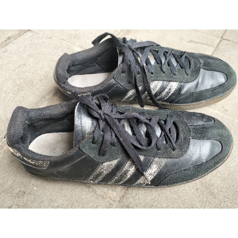 Jual sepatu sneakers Adidas 43 second | Shopee Indonesia