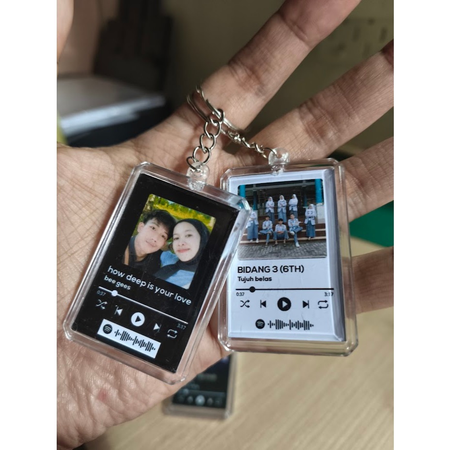 Jual Gantungan Kunci Custom Nama dan Penyanyi dengan kode spotify ganci ...