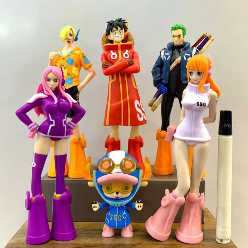 Jual mainan figure luffy One Piece monkey d luffy zoro chopper nami ...