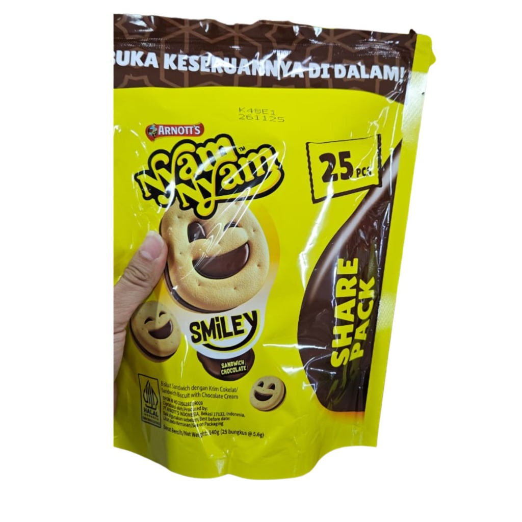 Jual Arnott's Nyam Nyam Smiley 140gr isi 25pcs/Pack Biscuit Sandwich ...