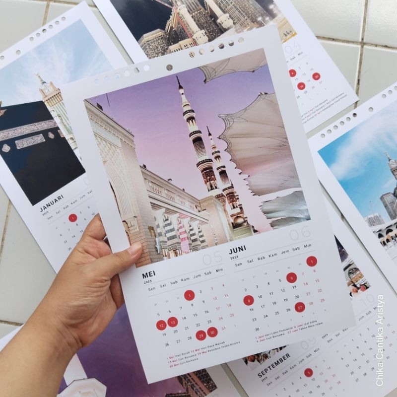 Jual Kalender Dinding 2025 Custom Foto Full Glossy Uk. A4 | Isi 12 ...