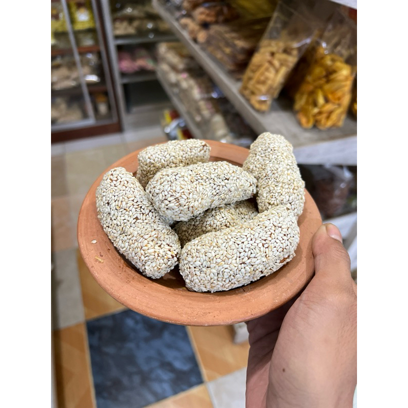 Jual kue manco wijen panjang asli dari trenggalek ada rasa jahe nya ...