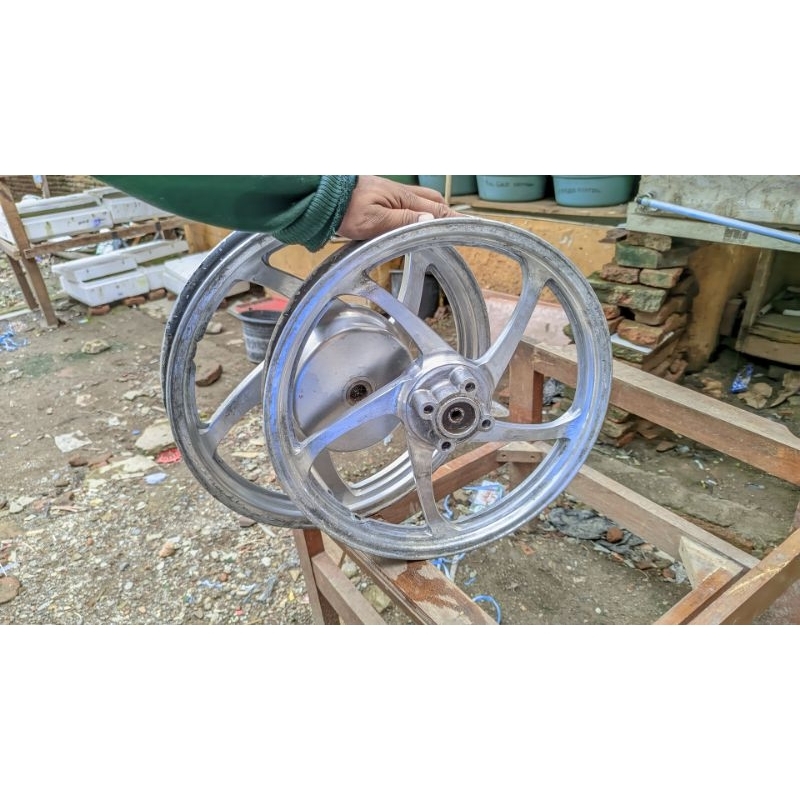 Jual velg daichi aloy original thailand suzuki spin | Shopee Indonesia