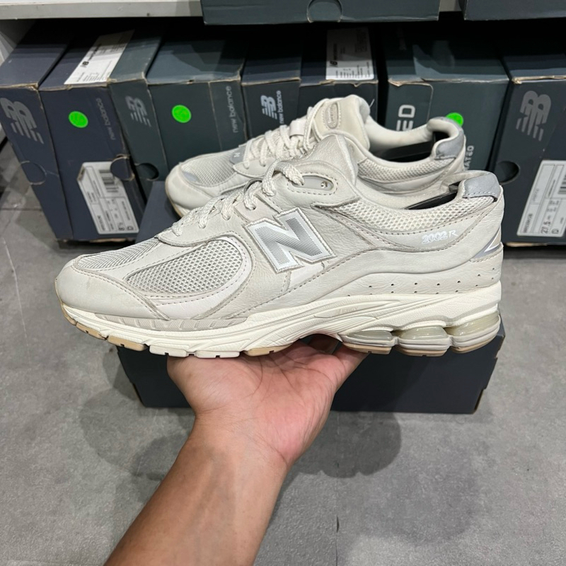 Jual New Balance 2002R White Ivory Cream #M594 | Shopee Indonesia