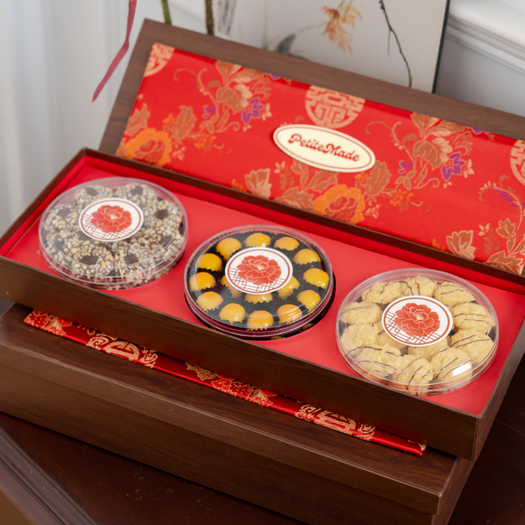 Jual Beijing Box - 3 set of cookies - Kue kering imlek - Hampers kue ...