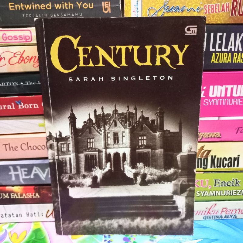 Jual NOVEL CENTURY BY SARAH SINGLETON (ORIGINAL) | Shopee Indonesia