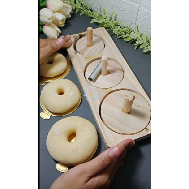 Jual Cetakan donat kayu lubang 3 berbeda ukuran / cetakan donat kayu ...
