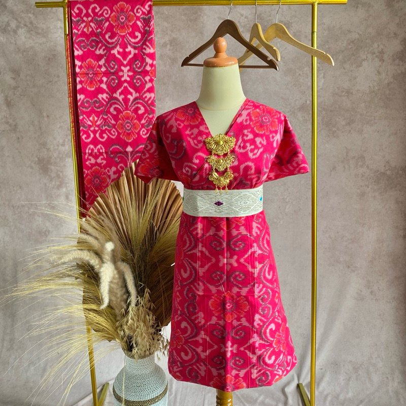 Jual KAIN TENUN ENDEK KHAS BALI MOTIF PATRA MERAH GRINGSING 2 | Shopee ...