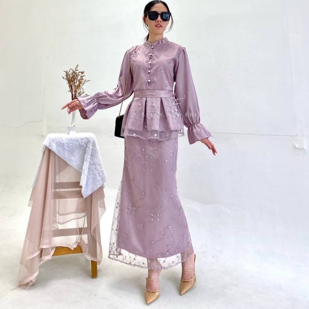 Jual FRESHA Set Modern Brukat Kebaya Rok Brukat / Outer Lace Kebaya Set ...
