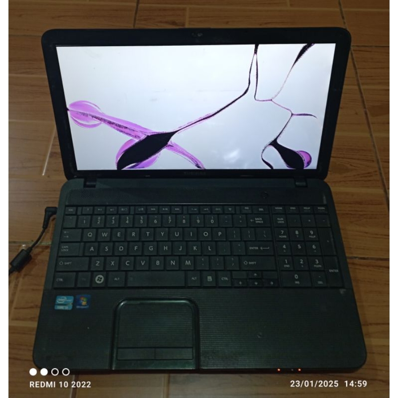 Jual Laptop Toshiba satellite Intel core i3 layar 15'6inci kondisi LCD ...