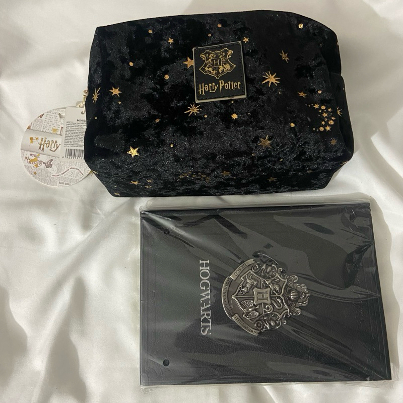 Jual MINISO X HARRY POTTER • Pouch Bludru Black • Notebook Hogwarts ...