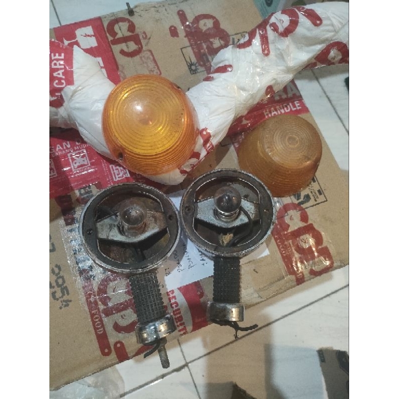 Jual lampu sein Honda gl 100 original secon | Shopee Indonesia