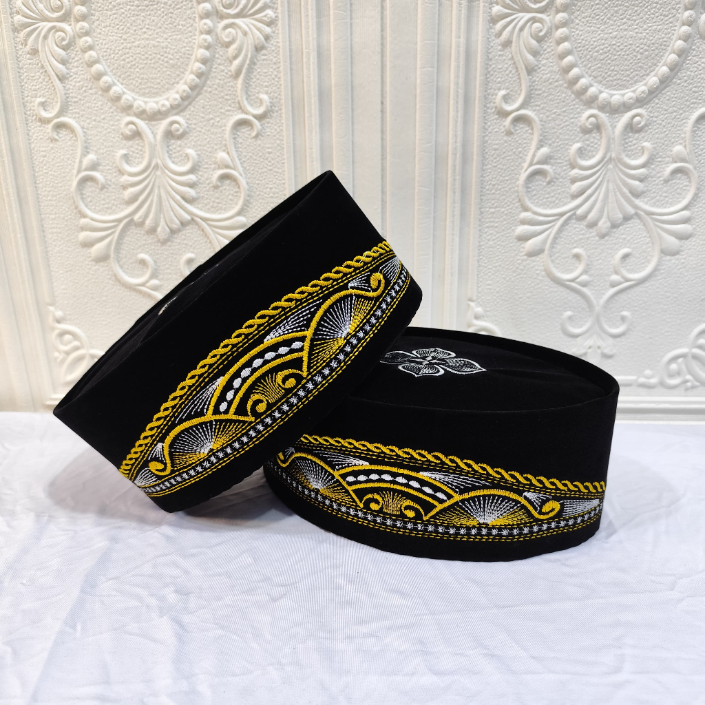 Jual Peci Songkok Kopiah Hitam Motif Batik Kuning BORDIR Tinggi 9cm ...